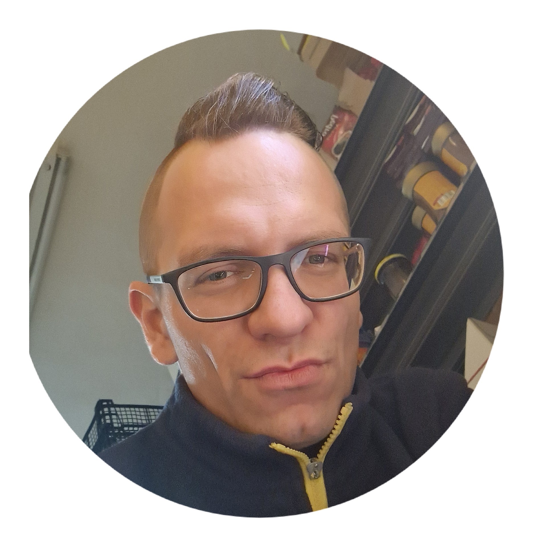 Dawid Piotrowski - kandydat w plebiscycie "Sprzedawca Roku" | Gazeta Pomorska